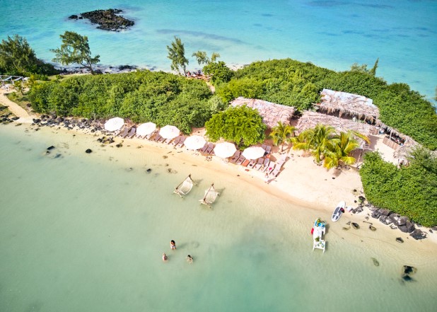 Restaurants & bars at Zilwa Attitude hotel